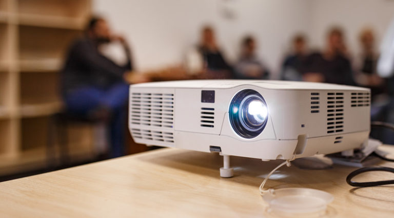 How To Connect Projector To Laptop? - Screen Technics